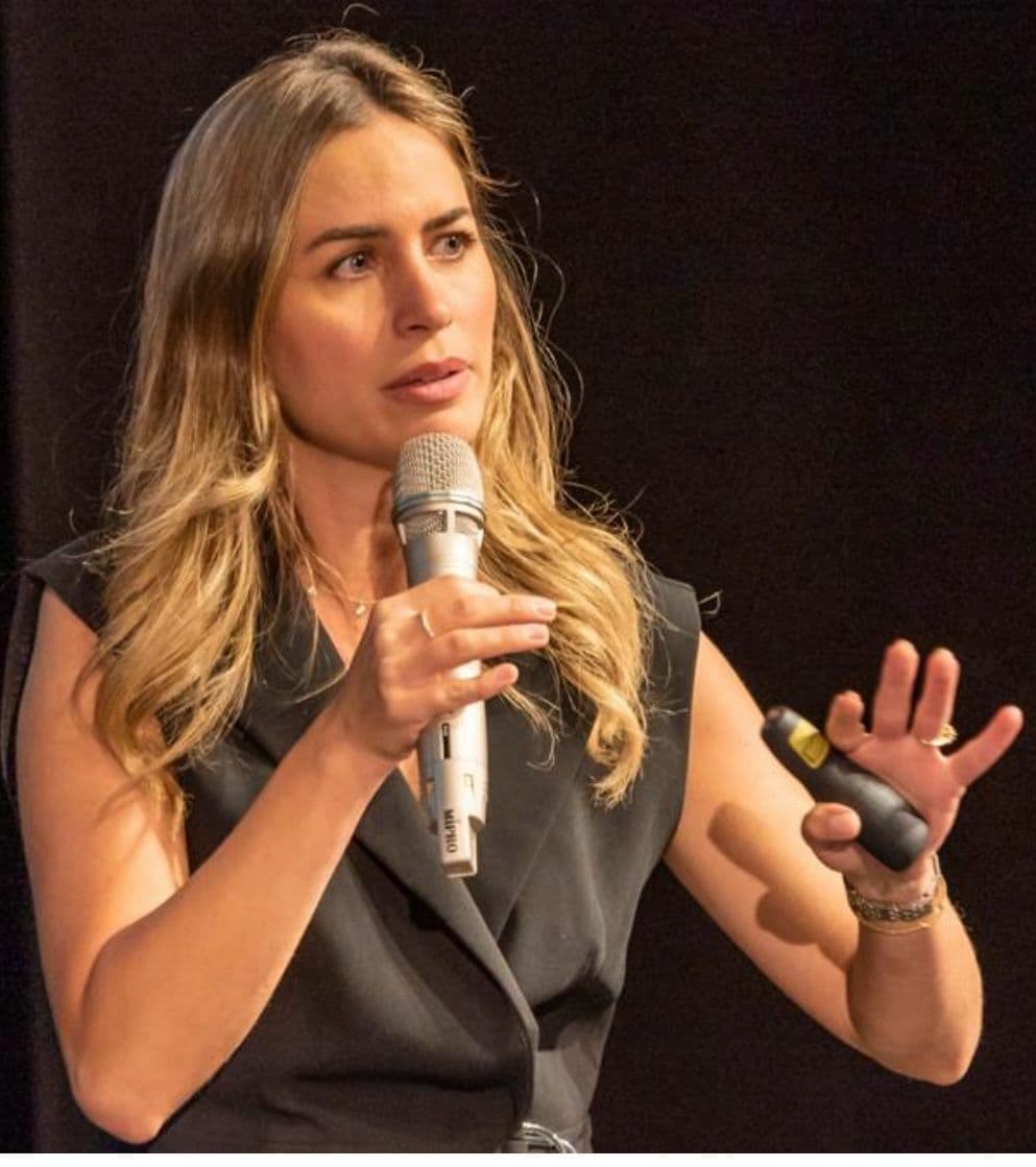 לא רק כתבת תחקירים. אדוה דדון הפכה למרצה מבוקשת